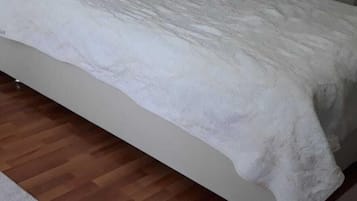 Apartamento, 3 quartos | 1 quarto, escrivaninha, ferros/tábuas de passar roupa, Wi-Fi de cortesia