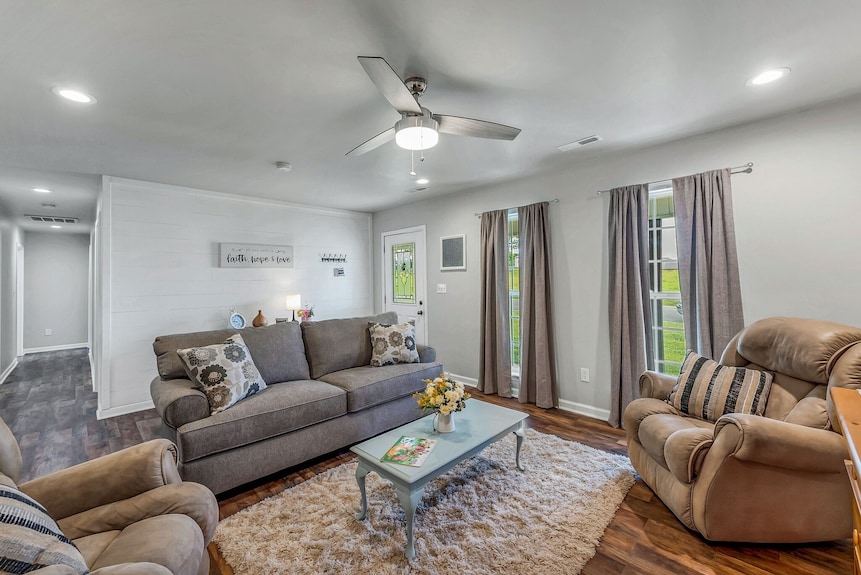 Location! Location!<br>minutes To All Shopping And Your Favorites Restaurant! - Alabama