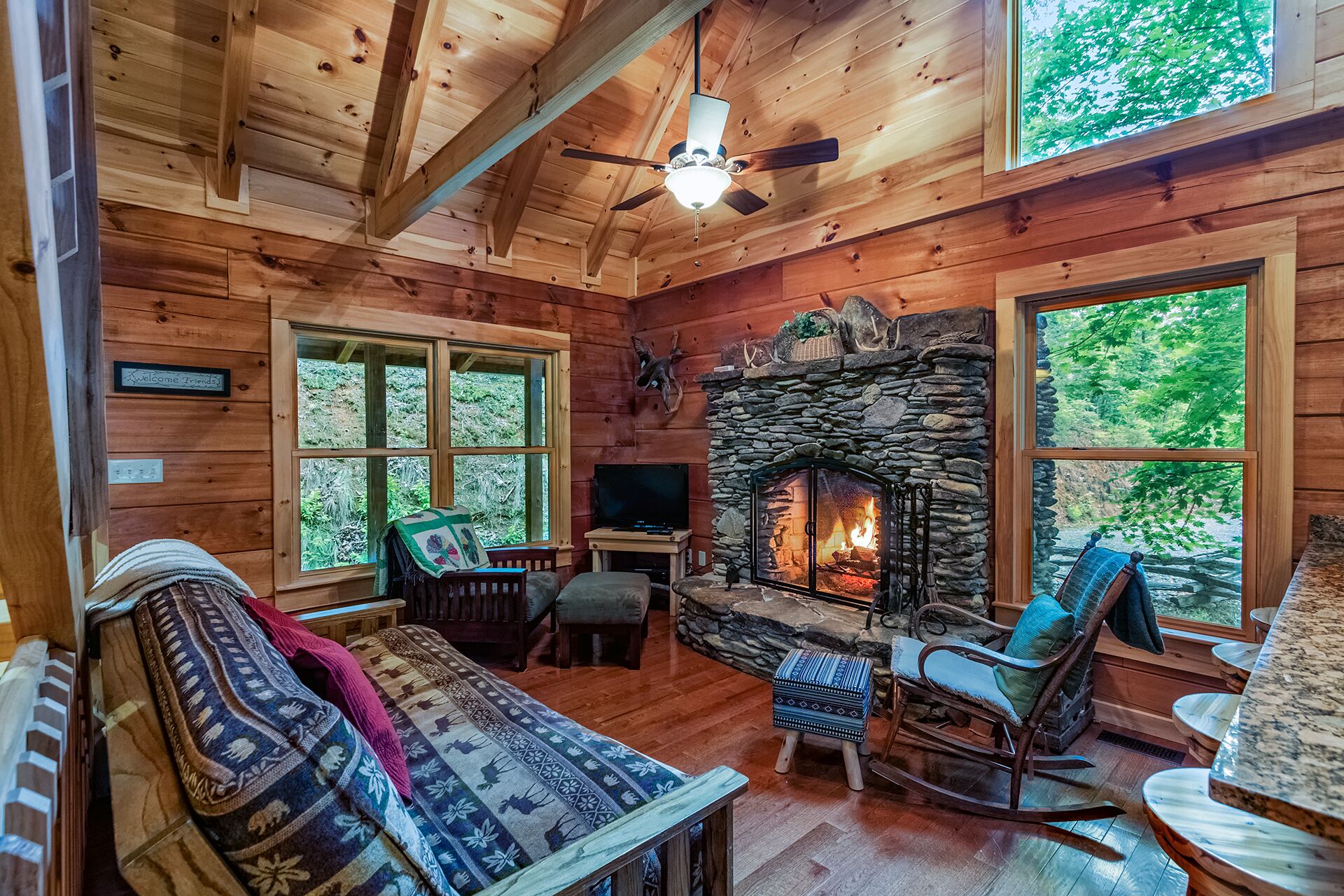 Chimney Rock 3 Bedroom Log Cabin In Next To Gsmnp - Bryson City, NC