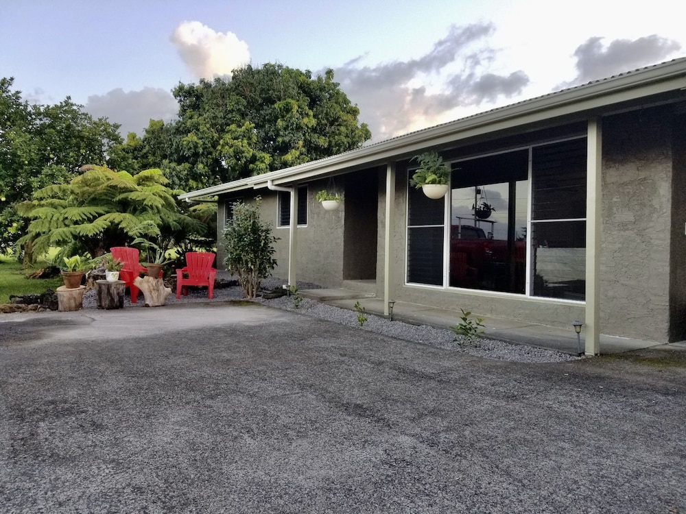 Home Brought Back To Life Hidden Off One Of Hilo's Main Streets. - Hilo, HI