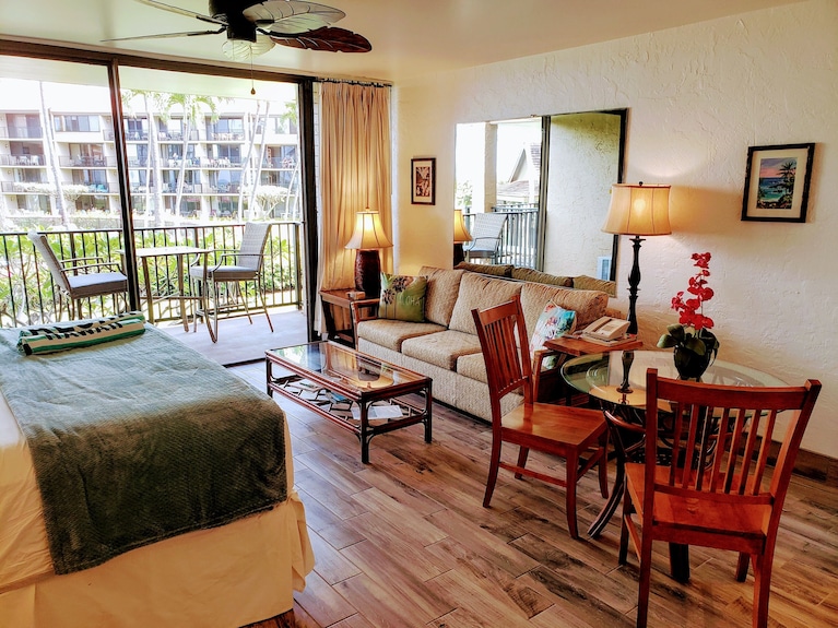 Papakea E204, Ocean View, King Bed Suite - Maui, HI