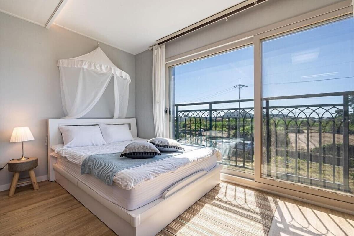 Quarto (White) | 1 quarto, individualmente decorados, quartos à prova de som
