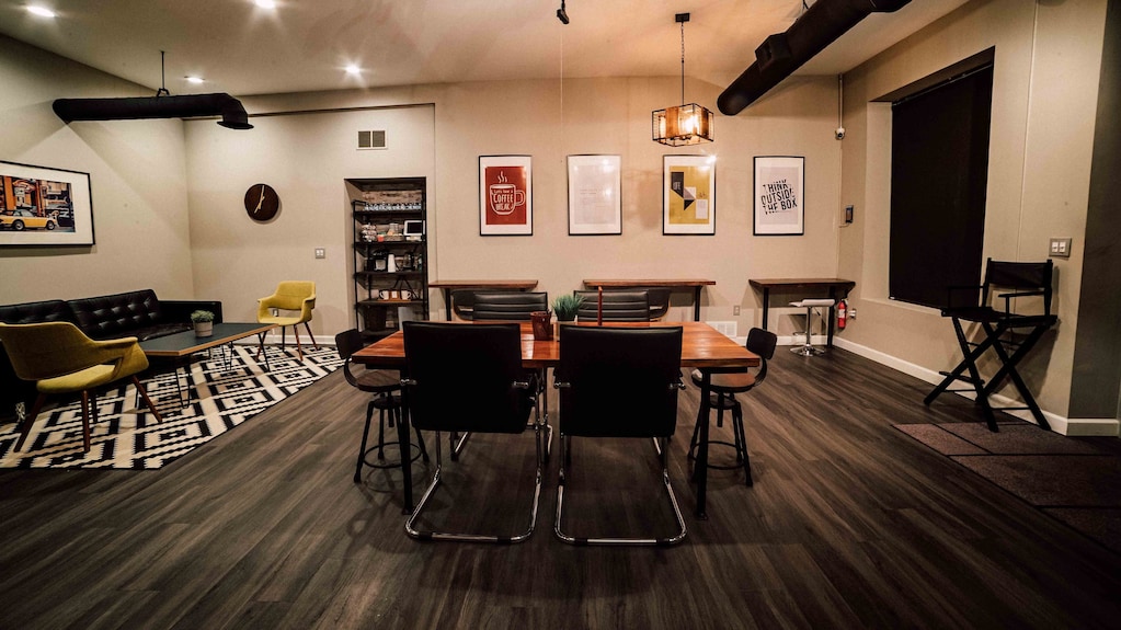 Modern Industrial Space! - 파밍턴힐스