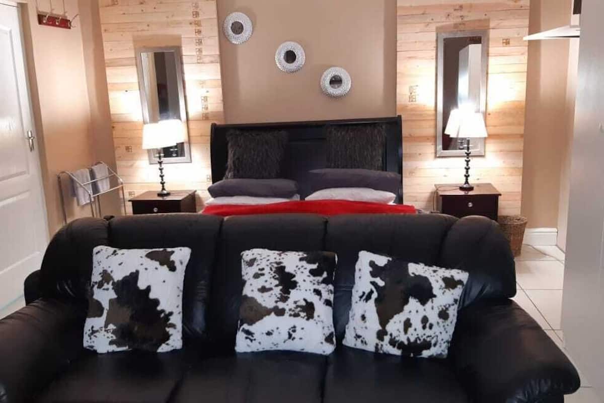 Quarto casal | Escrivaninha, ferros/tábuas de passar roupa, Wi-Fi de cortesia