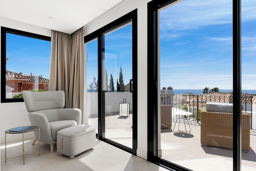 Luxurious Beach Side Villa Near Marbella - Marbella
