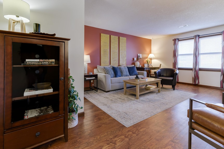 Darling Clean 2-bedroom Home W/great Amenities - Saint Joseph, MO