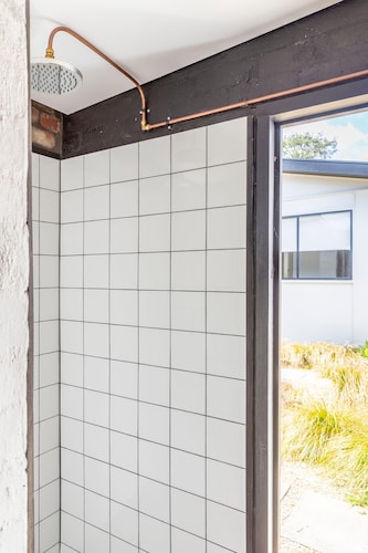 Topaz - Modern Beach Escape - Located Within A Few Minutes From The Bay & Back Beaches And Blairgowrie Village Is This Newly Renovated Modern Beach House, Perfect For A Mornington Peninsula Getaway! - Sorrento