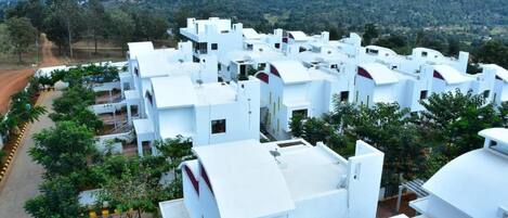 Espaço de trabalho para notebook, cortinas blackout, Wi-Fi de cortesia