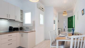 Geladeira, fogão, cooktop, chaleira elétrica