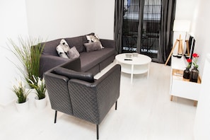 Apartamento, 1 quarto | Área de estar | TV de tela plana