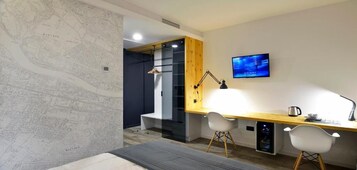 Quarto casal | Roupas de cama premium, escrivaninha, espaço de trabalho para notebook