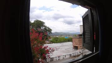 Quarto Quádruplo Básico | Wi-fi grátis, roupa de cama fornecida