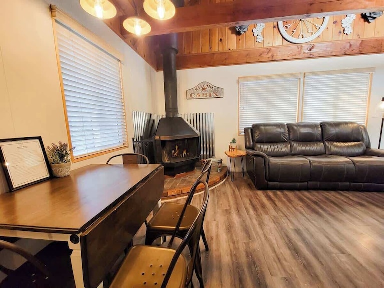 Dixie Bear Den • Spa • Fenced Yard - Big Bear Lake