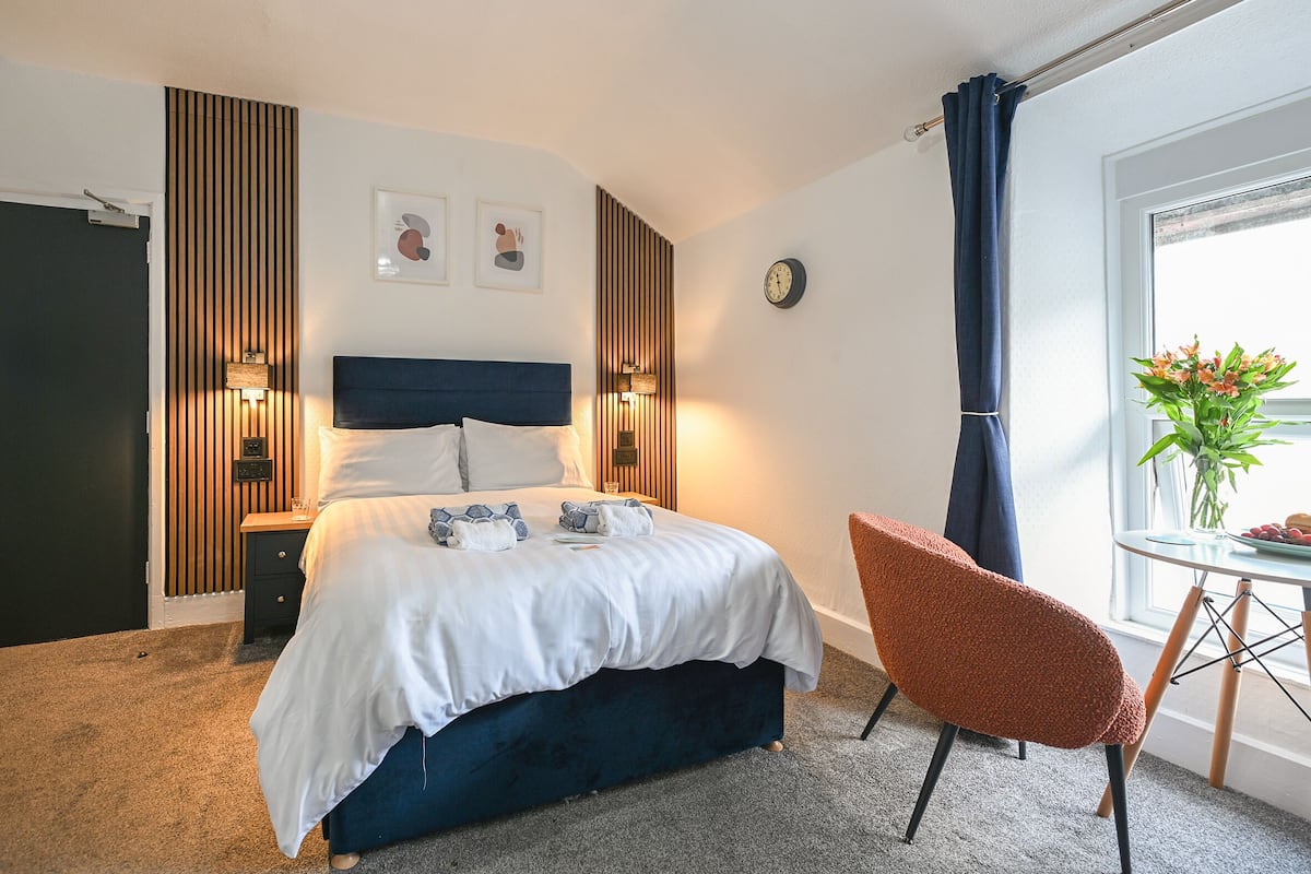 Room 9 - Double En-suite Hillview Room | Individualmente decorados, individualmente mobiliados