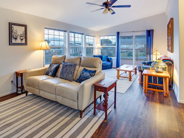 Sea Break - Ocean View With Hot Tub - 야핫츠