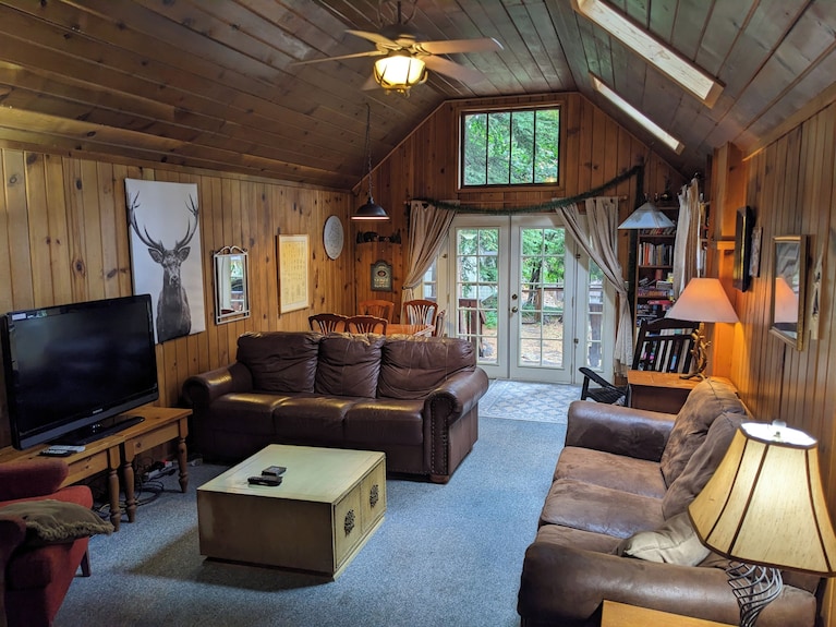 Dandelion's Lair, A 3 Bedroom, 2.5 Bathroom Cabin In Twain Harte! - Sonora, CA