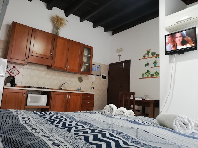 Estudio "La Casetta Di Carmen" En El Centro Histórico Ya 300 Metros Del Mar. - Barletta