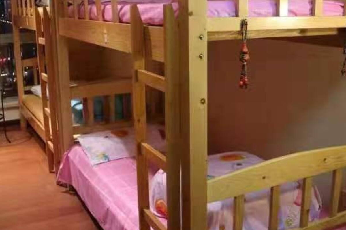 Dormitório compartilhado, somente para mulheres, para não fumantes | Cortinas blackout, Wi-Fi de cortesia