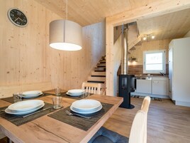 Chalé | Cozinha privada | Uma cadeira de bebé 