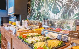 Café da manhã com buffet todos os dias mediante uma taxa