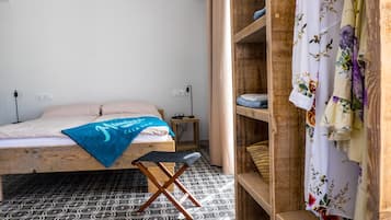 Quarto Duplo Deluxe | Roupa de alta qualidade, cofre no quarto, cortinas/cortinados opacos