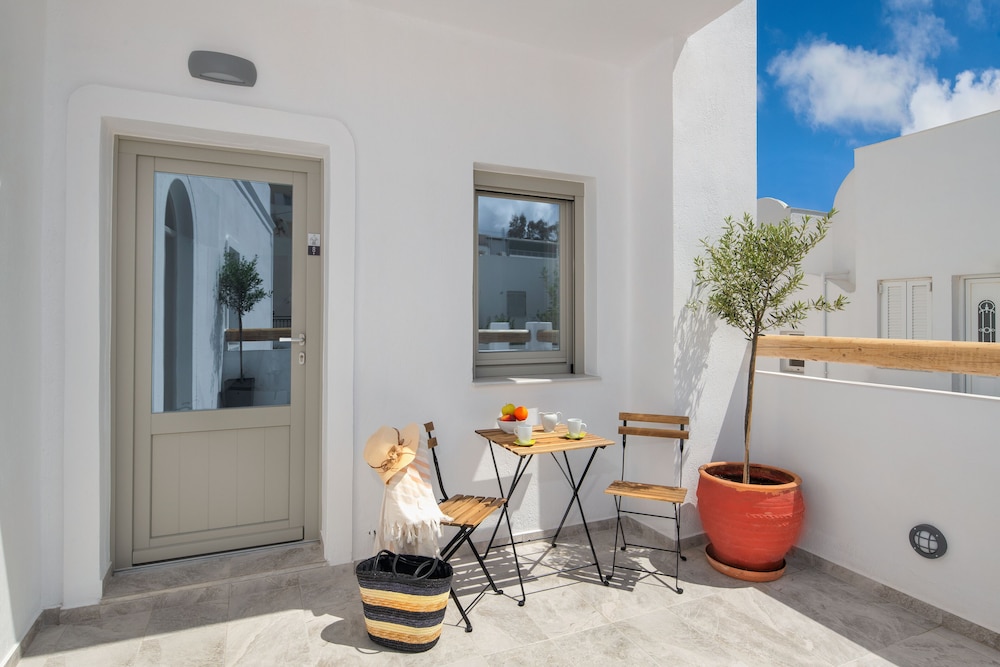 Olive Tree Suites - Santorini