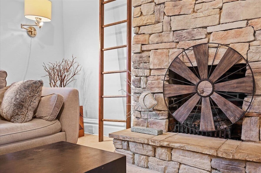 3 Bed - Million Dollar View -Off Street Parking! - Forest Hills, PA