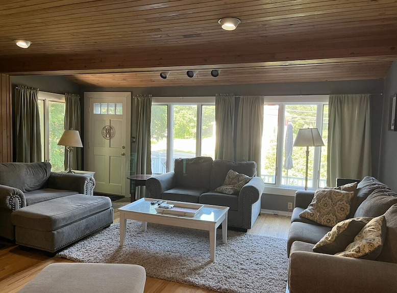 Classic New England Home Close To Short Sands - York, ME