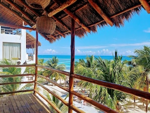 Apartamento conforto, 2 quartos, de frente para o oceano | Terraço/pátio