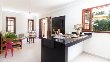 Apartamento premium | Cozinha privada | Geladeira, micro-ondas, fogão, torradeira