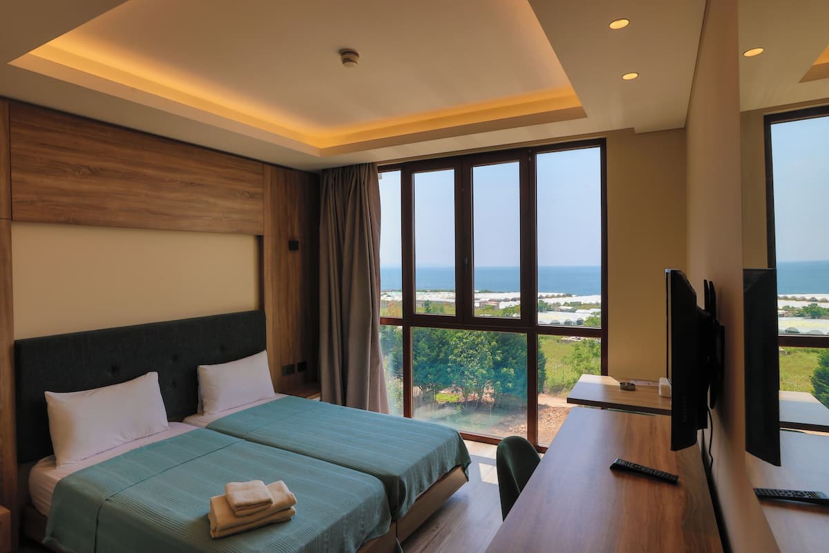 Quarto Standard, 2 quartos, quartos comunicantes | 1 quarto, minibar com produtos grátis, cofre no quarto