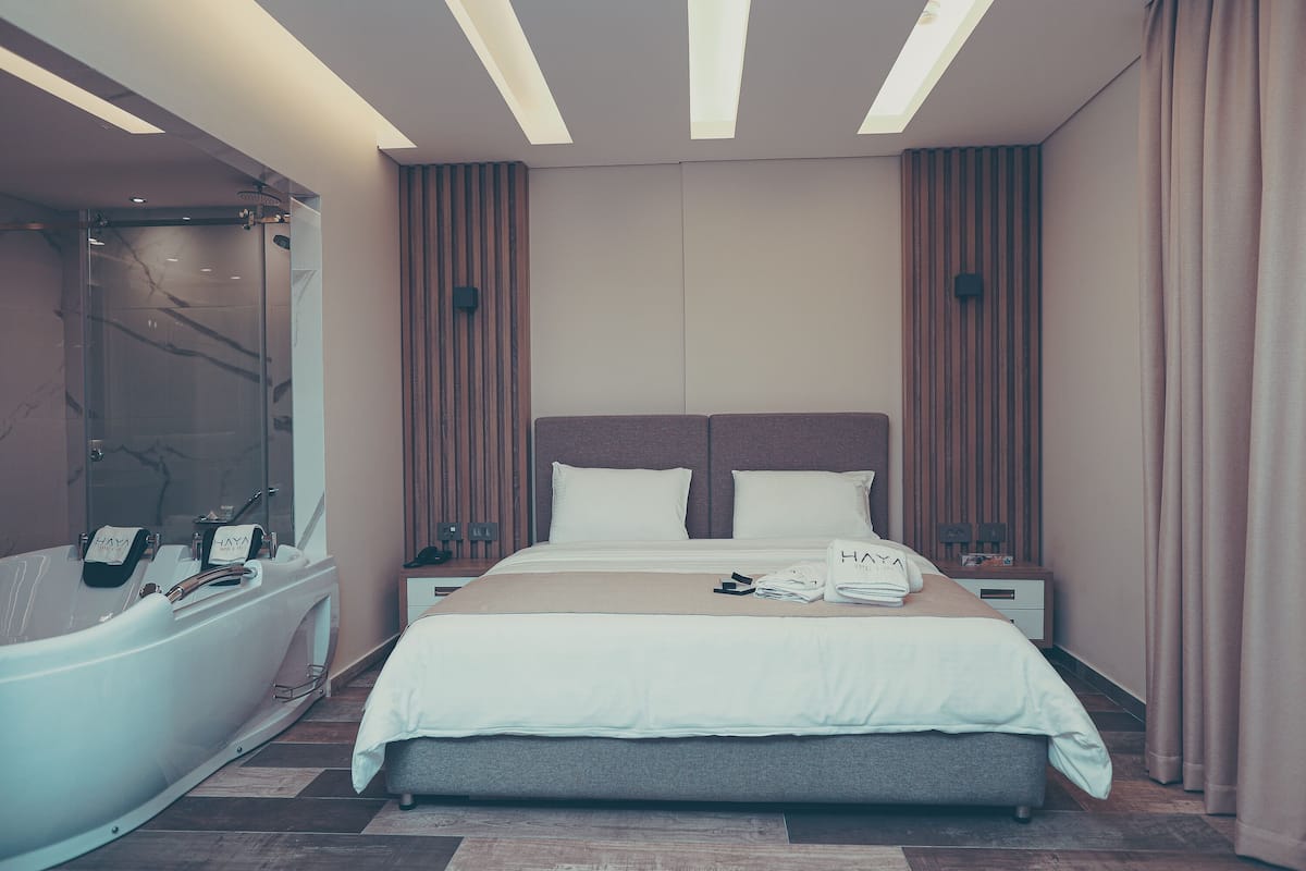 Suite Deluxe (Jacuzzi) | 1 quarto, minibar com produtos grátis, cofre no quarto