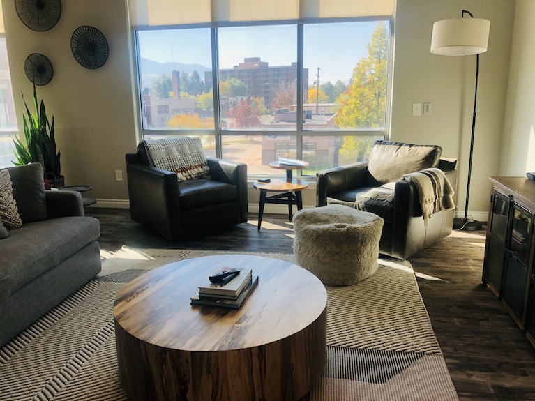 Downtown-modern Urban Oasis - Montana