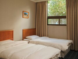 Quarto casal | Cortinas blackout, roupa de cama