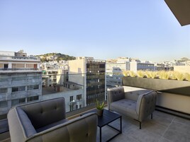 Heritage Hill Suite with balcony and Acropolis View | Vista da varanda