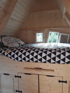 Quarto Duplo (Mr Jack) | Com decoração personalizada, com mobília individualizada 