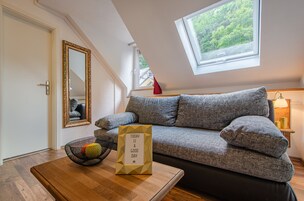 Estúdio (Haus Landsknecht - Fewo) | Sala de estar | Televisor de ecrã plano de 82 cm com canais por cabo, televisor 