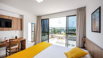 Apartamento Standard Com Varanda | Minibar, cofre no quarto, secretária