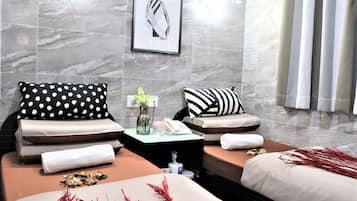 Quarto duplo luxo | Cortinas blackout, Wi-Fi de cortesia, roupa de cama