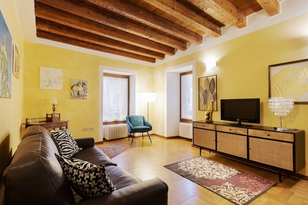All Of Verona At Your Doorstep! Apartment X4 - Verona