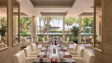 2 restaurantes, pequenos-almoços servidos, cozinha americana