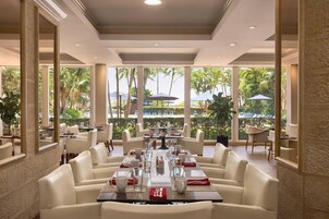 2 restaurantes: opção de café da manhã, almoço e jantar