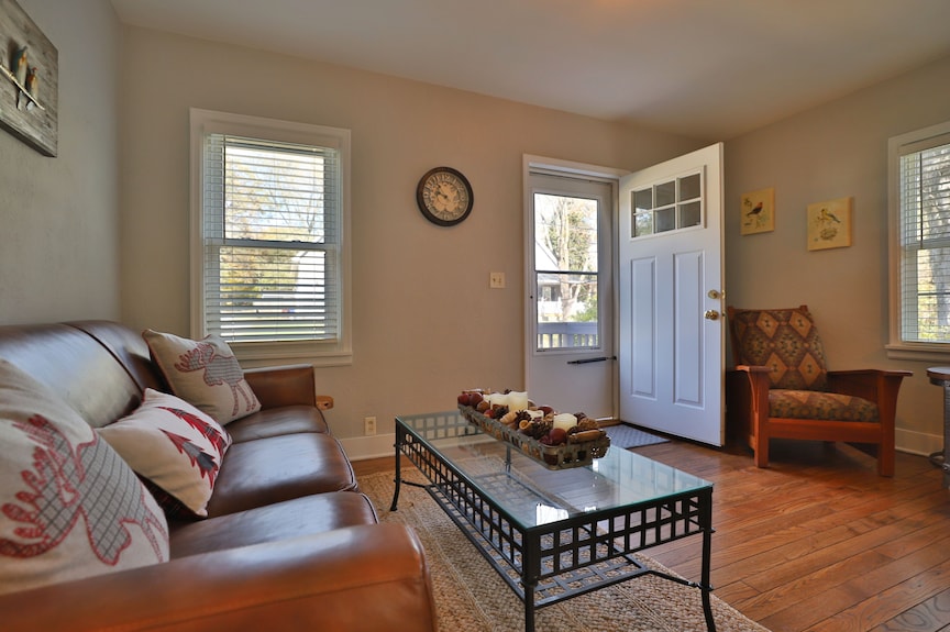 Peoria Heights Haven On The Trail- A Wooded Retreat Close To The Restaurants - Wildlife Prairie Park