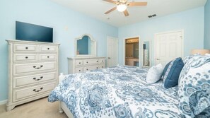 Casa | 3 quartos, escrivaninha, berço de viagem, Wi-Fi de cortesia