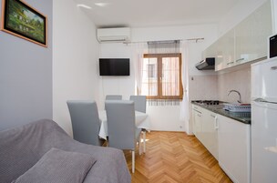 Cozinha privada | Geladeira, micro-ondas, cooktop, lava-louças