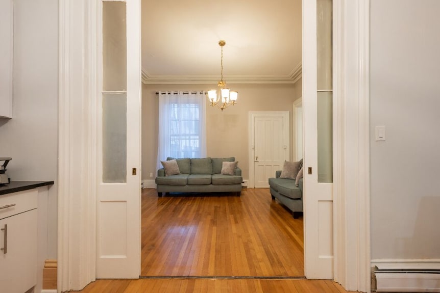 Center Sq 2br Brownstone | Walk Capitol | Parking - 紐約