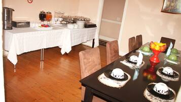 Pequenos-almoços, almoços e jantares servidos