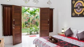 Secretária, roupa de cama fornecida