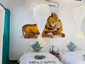 Quarto duplo conforto | Cofres nos quartos, individualmente mobiliados, Wi-Fi de cortesia