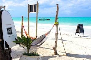 Perto da praia, areia branca